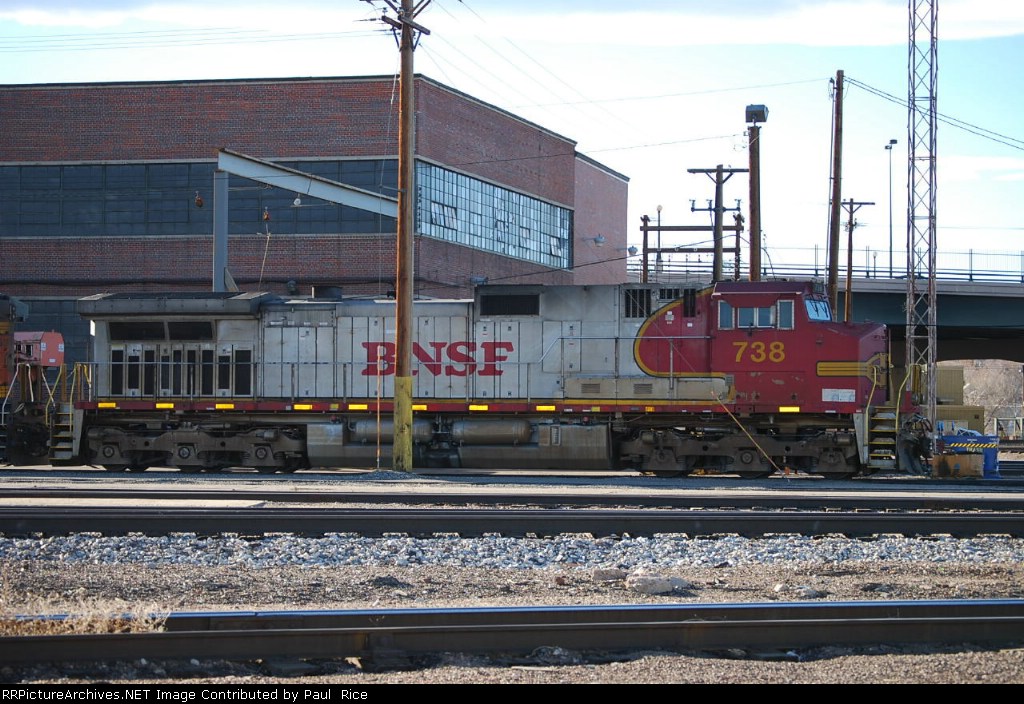 BNSF 738